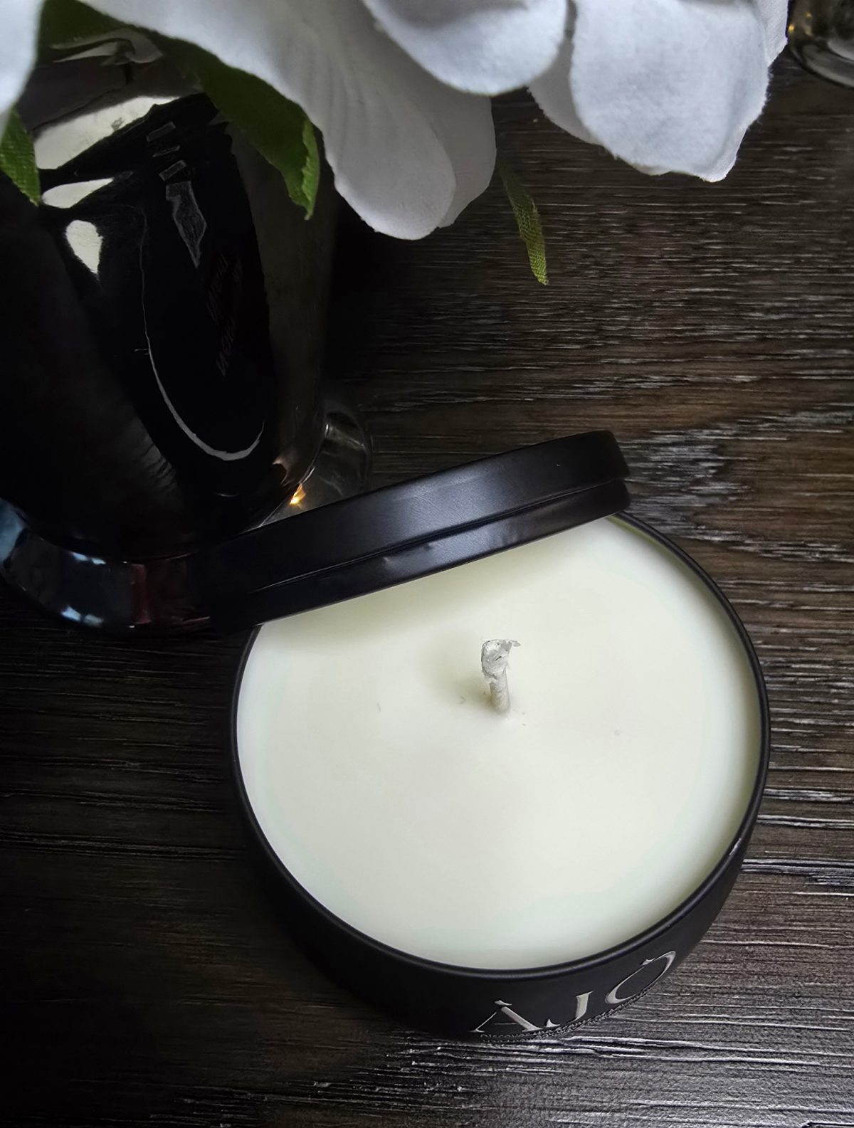 Discover cozy, hand-poured soy wax candles at ÀJÒ.